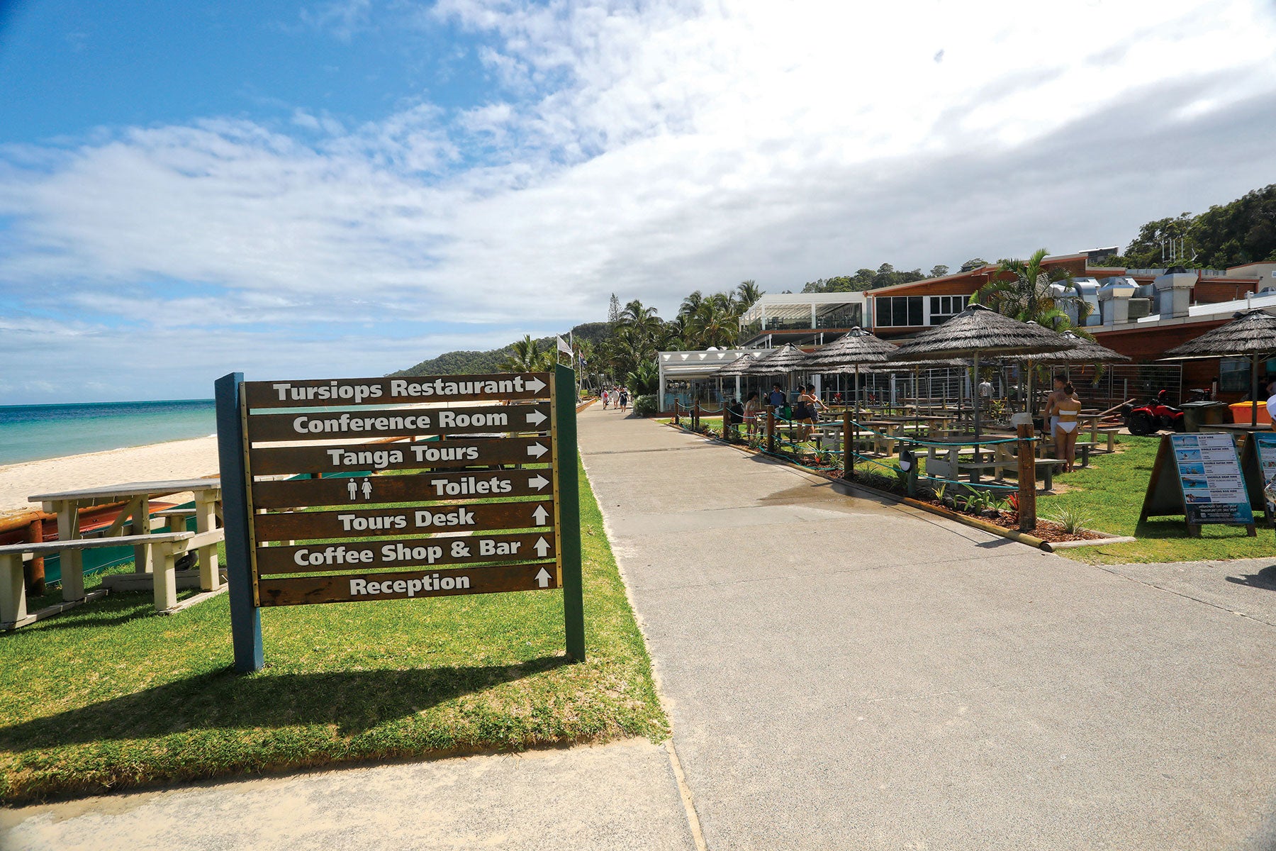 Discover Moreton Island/Mulgumpin: A nature lover's guide to Queensland ...